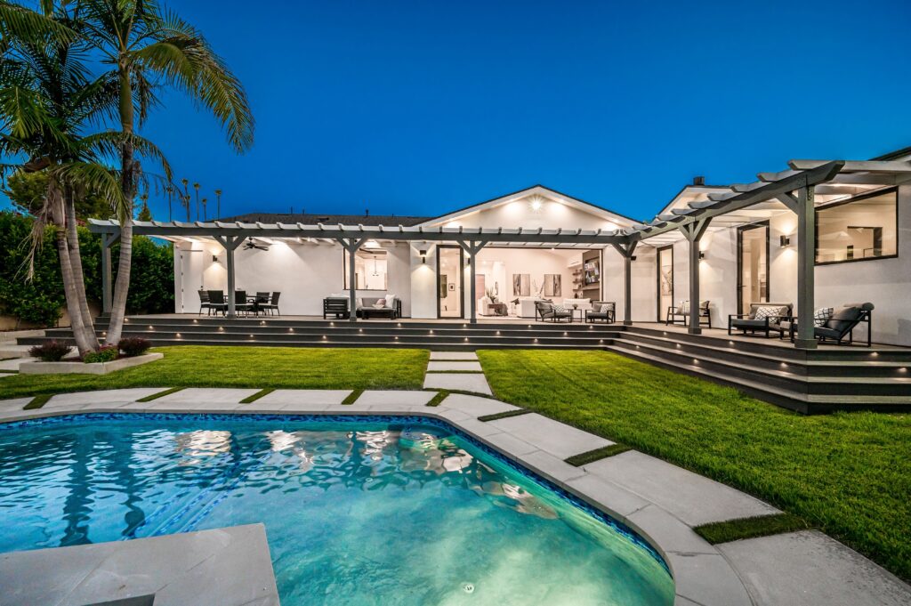 Curved Swimming Pools - Concrete Pool Builders - Winrani Pools